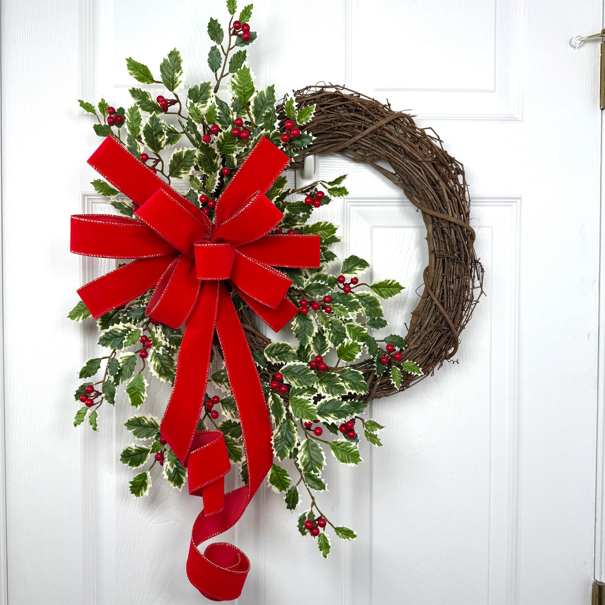 Holly Berry Velvet Wreath (Completed Design) – Nick's Seasonal Décor